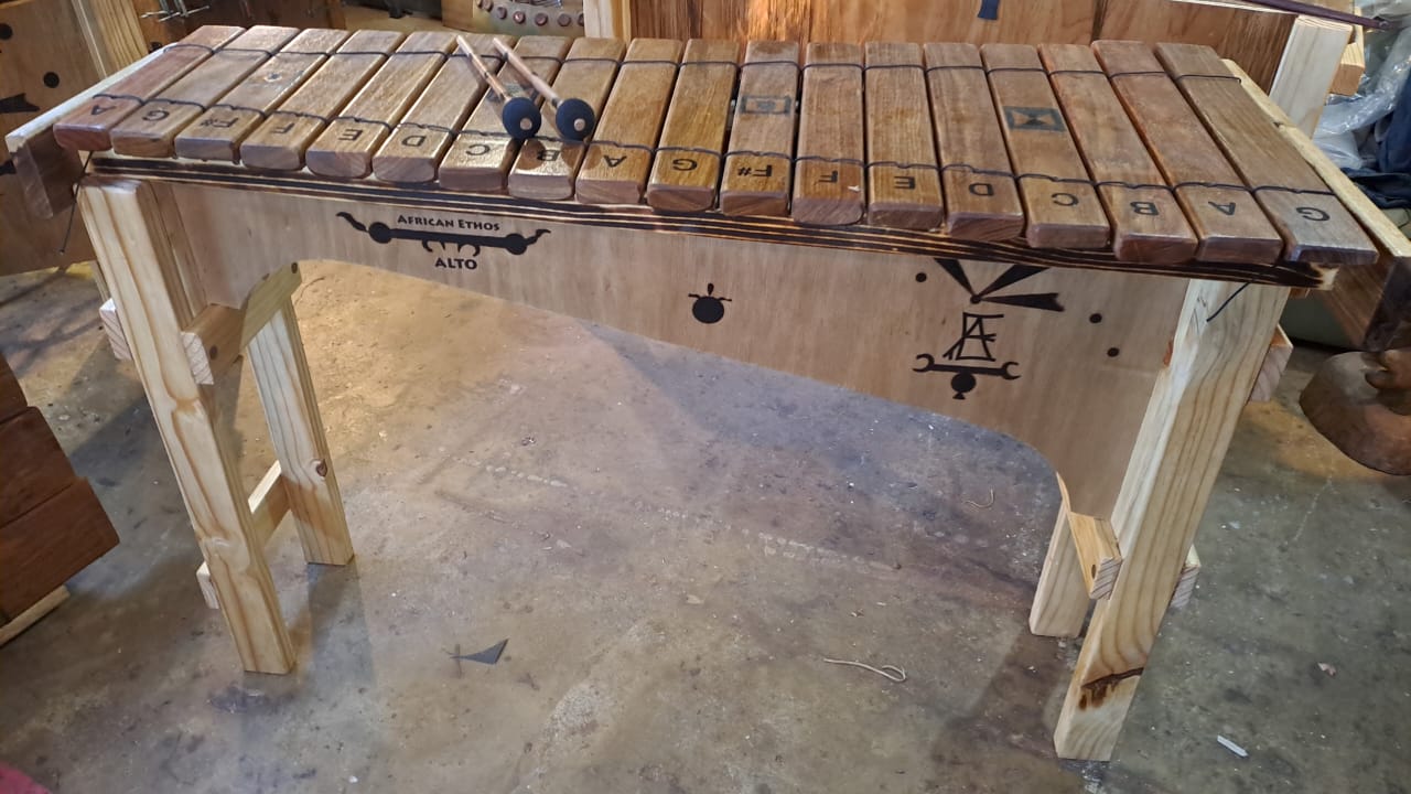 z African alto marimba with mallets (removable legs -free transport ...